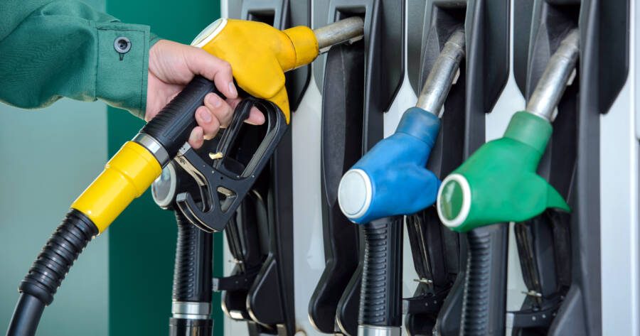 Gas vs. Diesel: What's The Difference? - Carsgenius